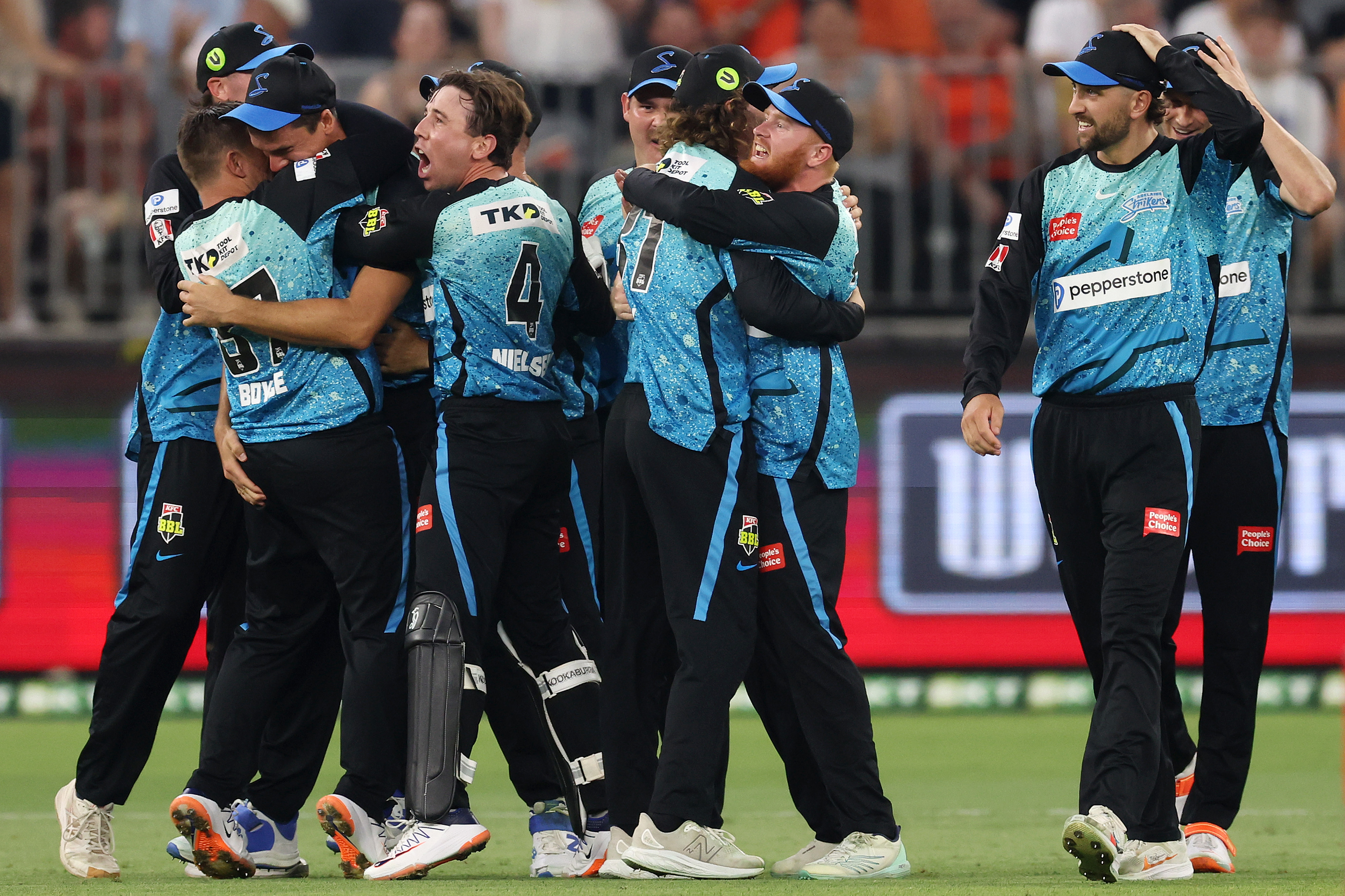 Strikers smash Scorchers in BBL|13 Knockout Final | Adelaide Strikers